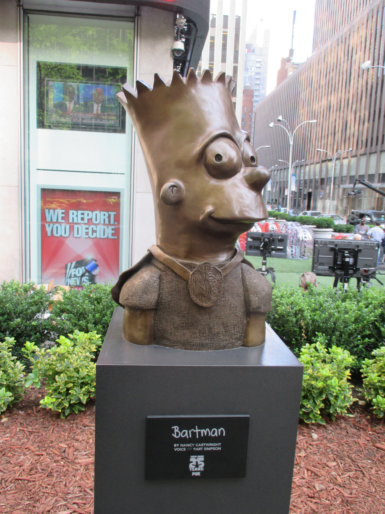 Una escultura de Bart Simpson en la Sexta Avenida – Historias de Nueva York